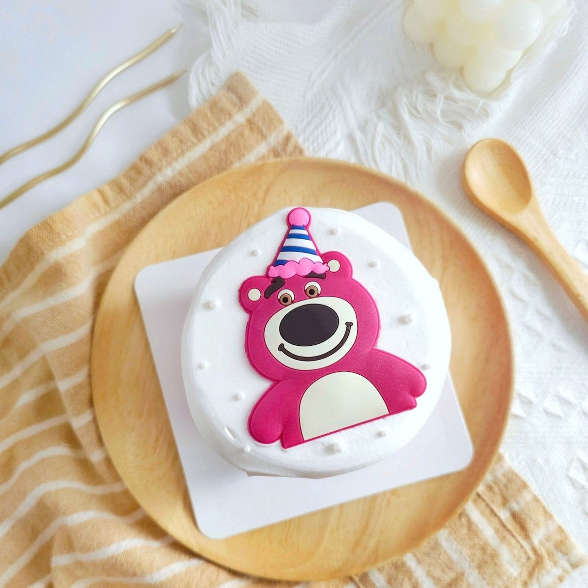 Lotso Cake 2D Topper 3 Inch — YippiiGift
