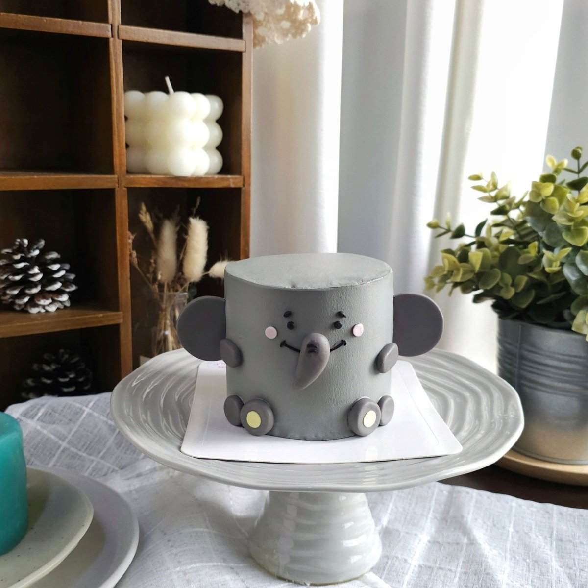 Mini Cake 3 Inches with Character Design - Elephant — YippiiGift