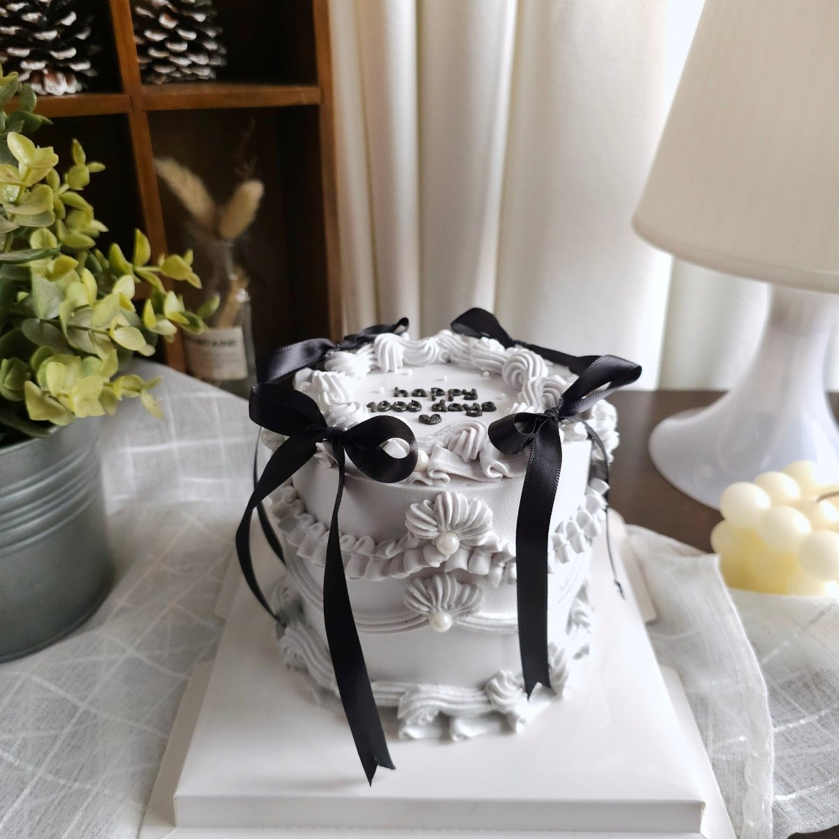 Minimalist Vintage 4 Inch Cake — YippiiGift