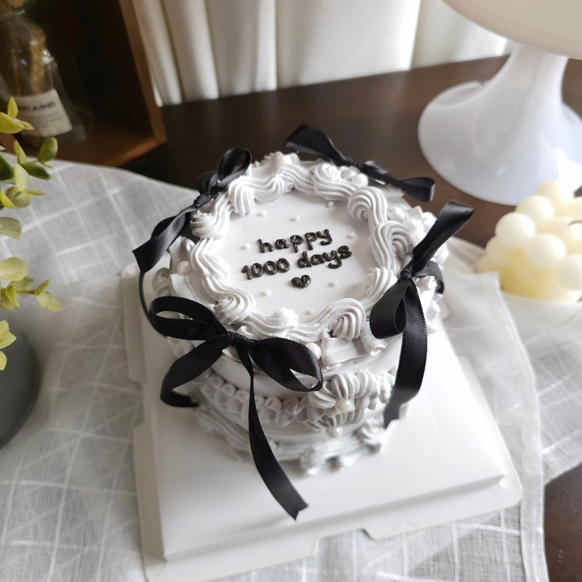 Minimalist Vintage 4 Inch Cake | YippiiGift