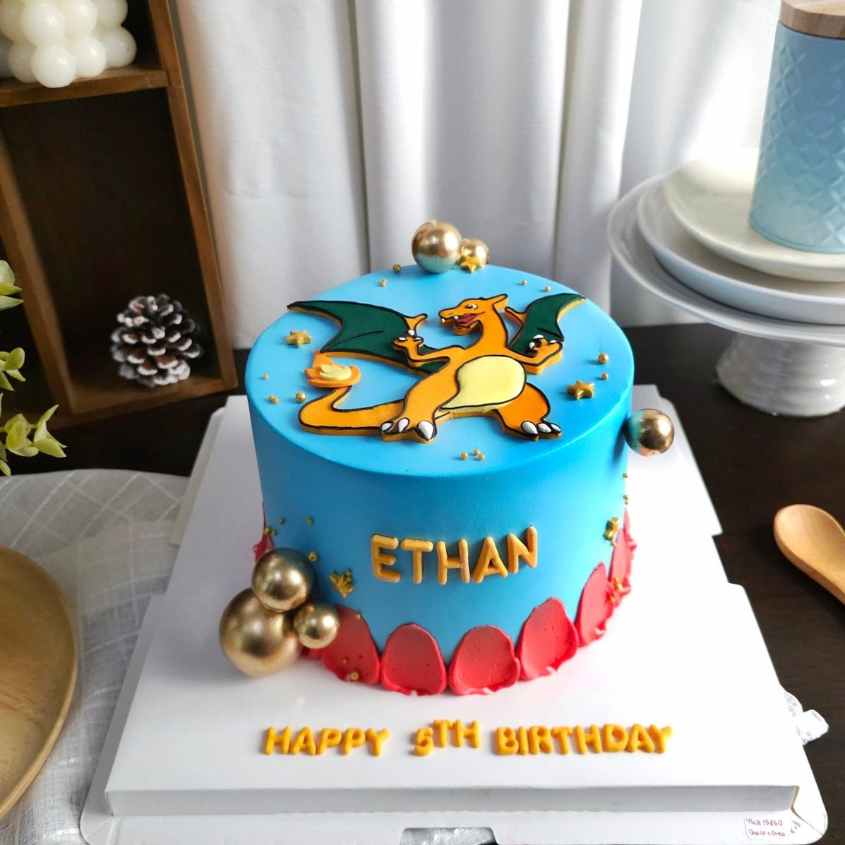 Pokemon Charizard 2D Cake 6 inch (Fondant) — YippiiGift