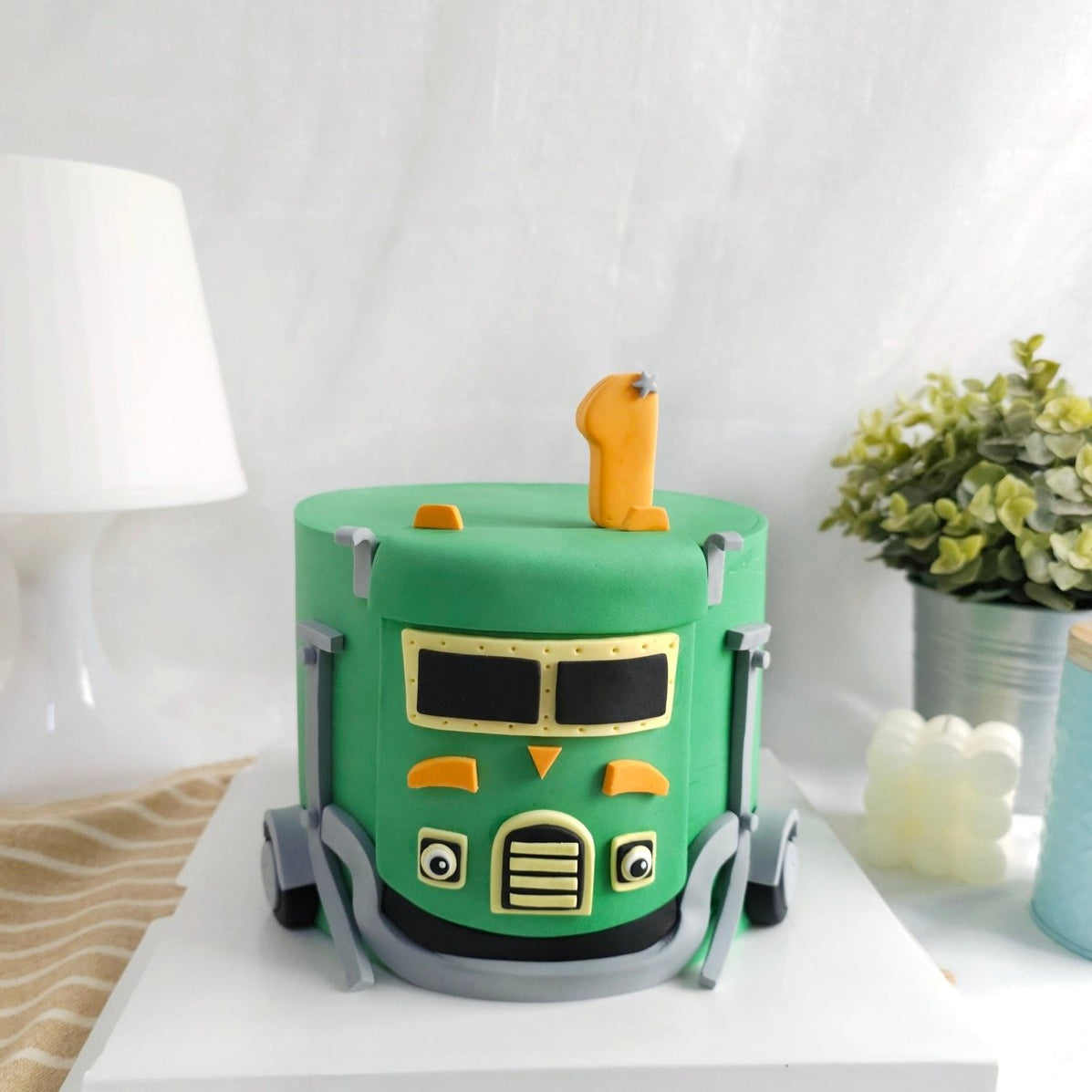 Trash Truck Cake D6" H5" (Full Fondant) — YippiiGift
