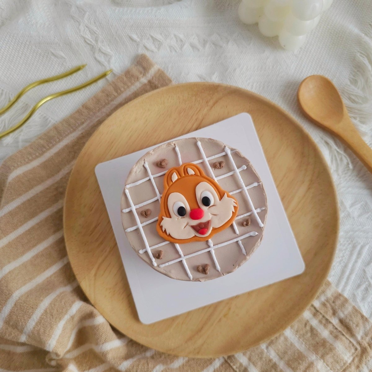 Dale the Chipmunk Cake 2D Fondant 3 Inch | YippiiGift