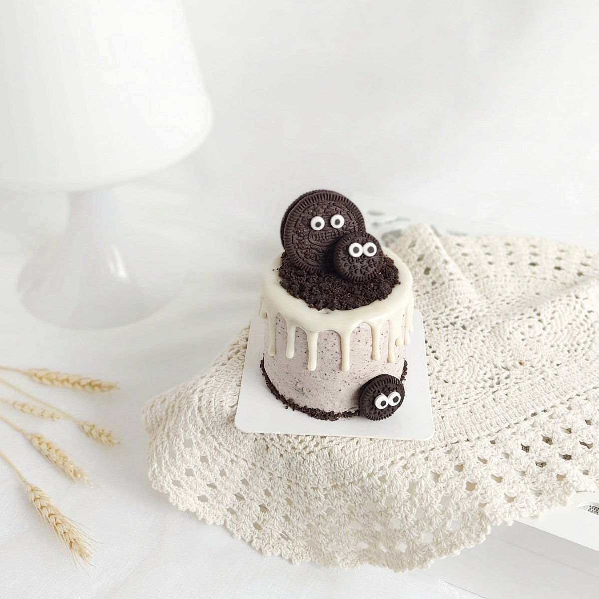 Mini Cake 3 Inches with Character Design - Oreo Monster | YippiiGift