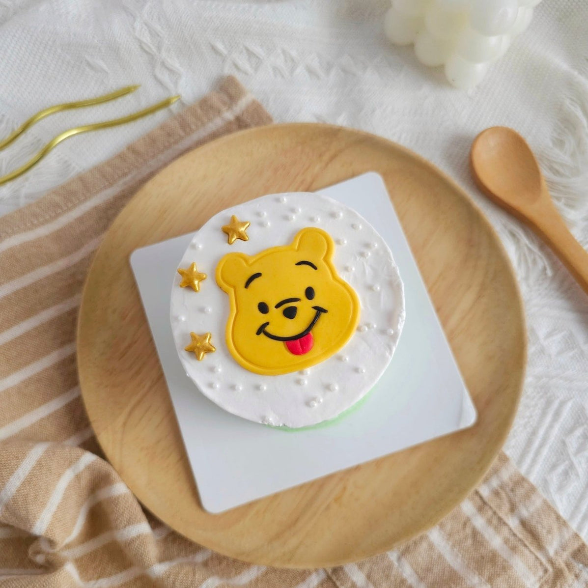 Winne the Pooh Cake 2D Fondant 3 Inch — YippiiGift
