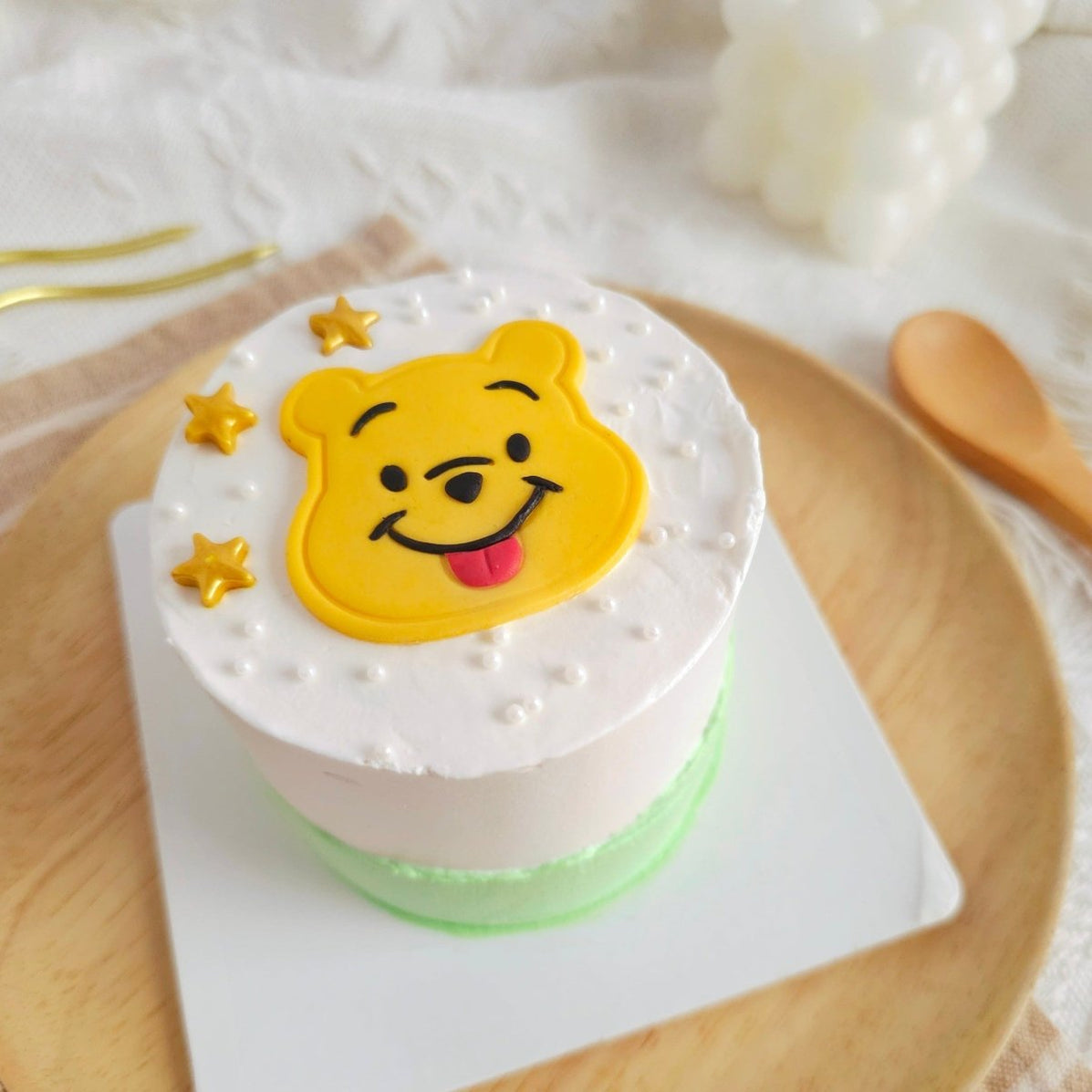 Winne the Pooh Cake 2D Fondant 3 Inch — YippiiGift